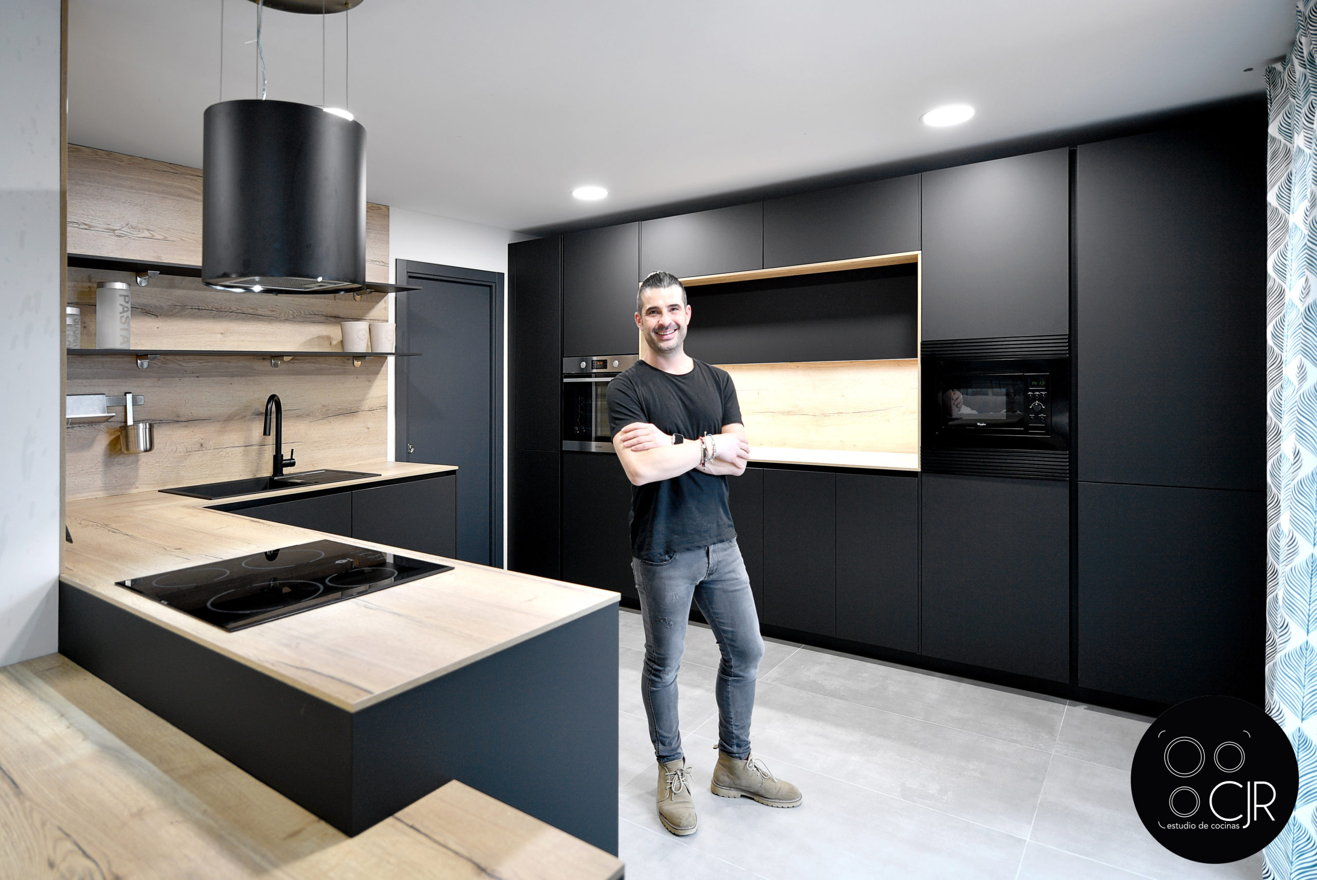 Cocina Negra Y Madera Con Isla Moderna Cocinas Cjr Sa - vrogue.co Cocina Negra Y Madera Con Isla Moderna Cocinas Cjr Sa - vrogue.co