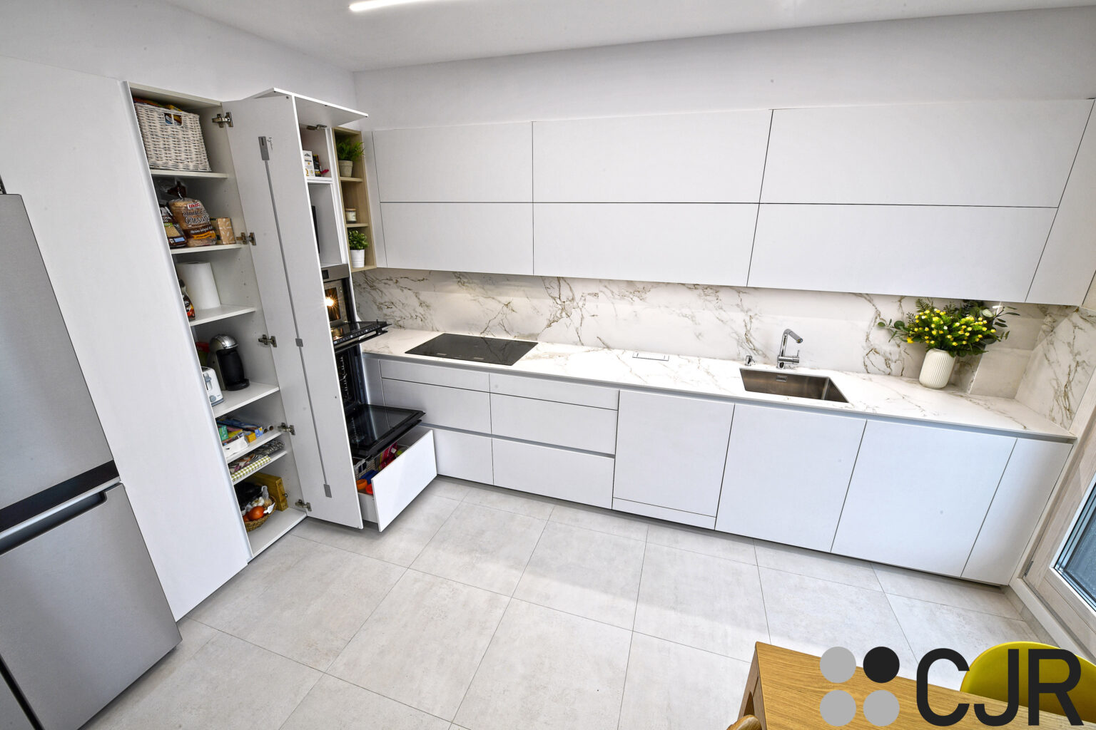 Cocina moderna en L blanca semiabierta CJR | Cocinas CJR Santos