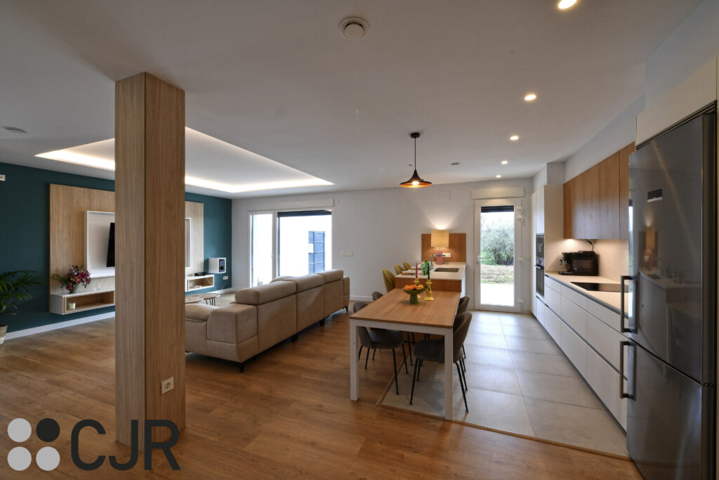 Cocina ABIERTA con PENINSULA y MESA Blanca y Madera CJR | Cocinas CJR ...