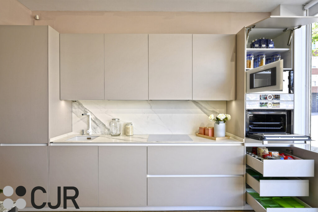 Cocina cashmere pequeña y Dekton Opera CJR | Cocinas CJR Santos
