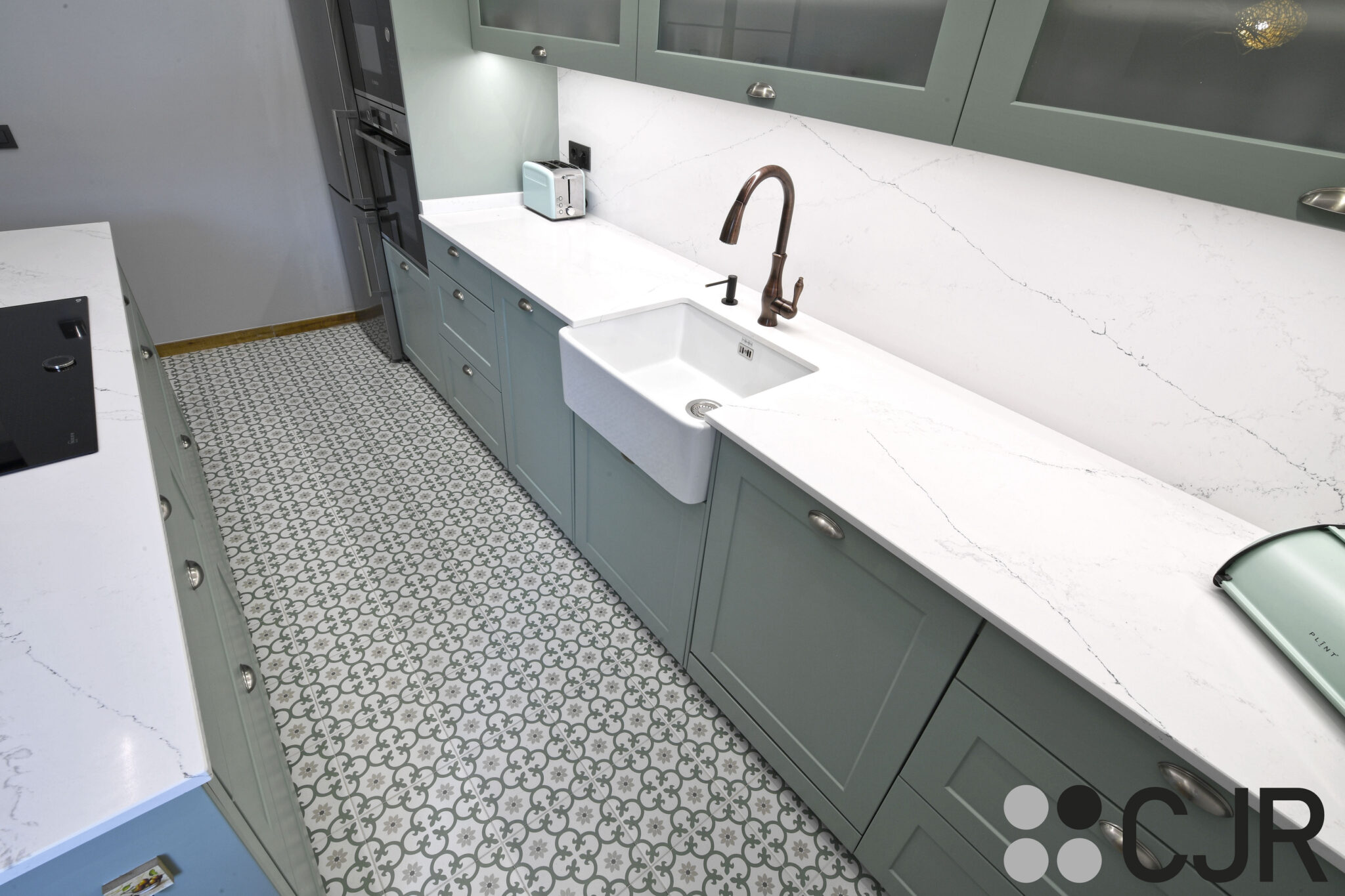 Cocina Rustica Blanca y Verde con Isla y Mesa CJR | Cocinas CJR Santos