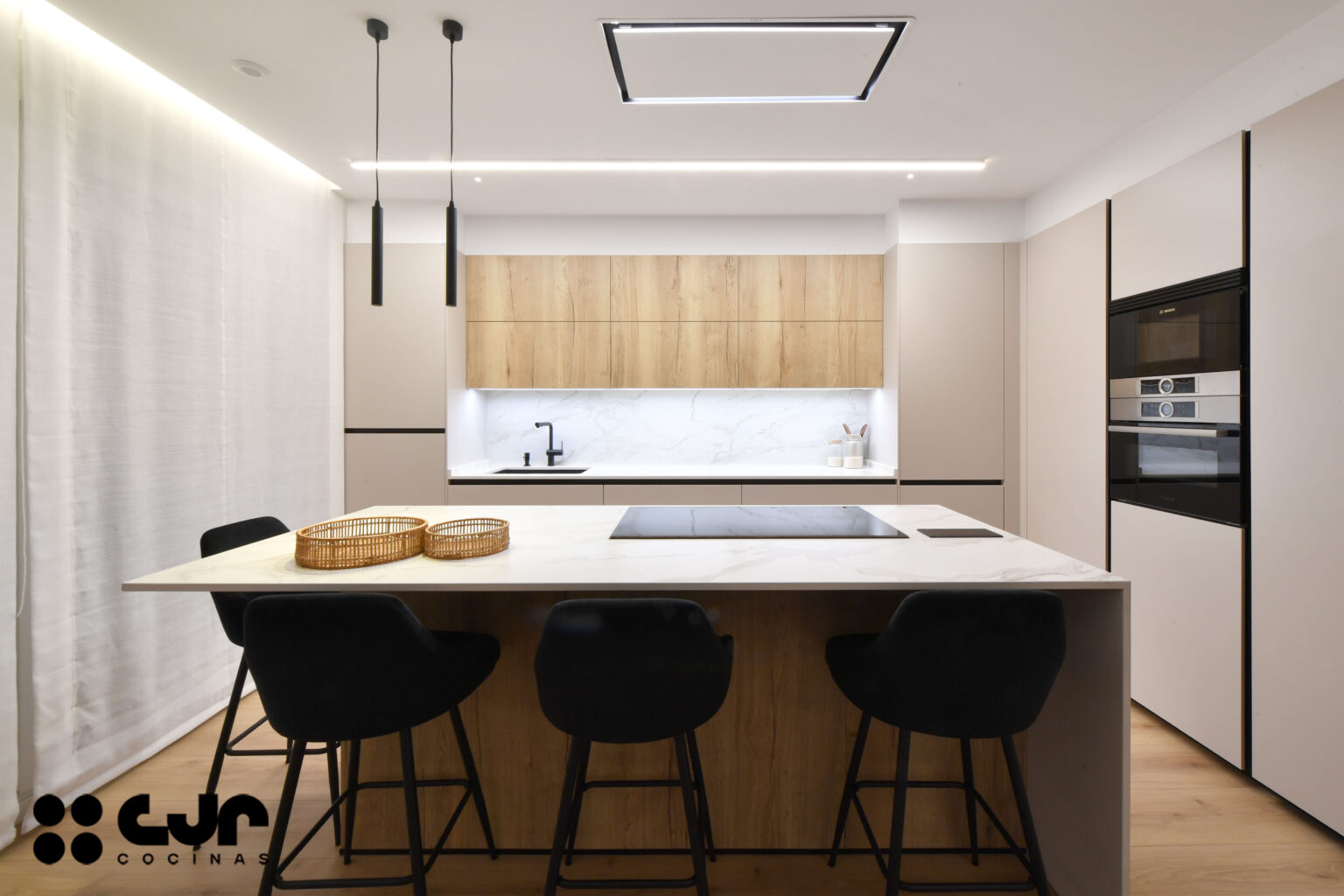 Cocina moderna abierta al salon con isla y barra Cocinas CJR | Cocinas ...