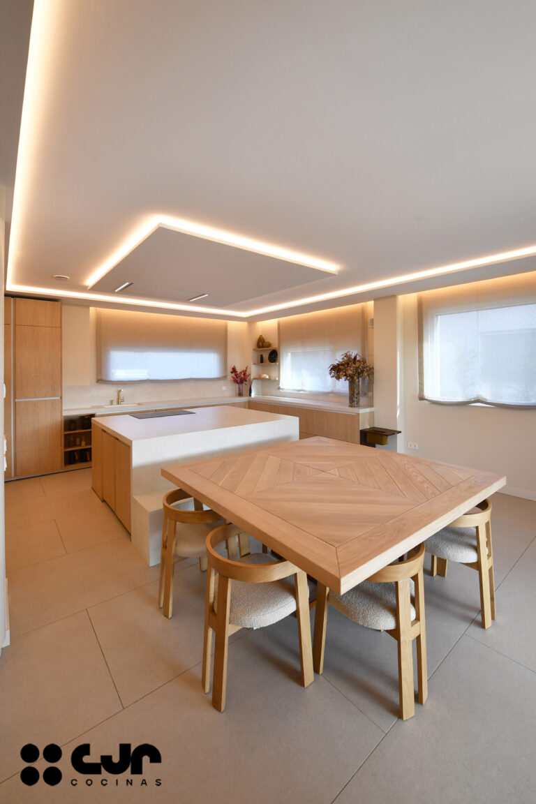Cocina en madera grande con isla Dekton Sandik Cocinas CJR | Cocinas ...