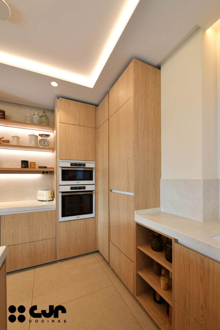 Cocina en madera grande con isla Dekton Sandik Cocinas CJR | Cocinas ...